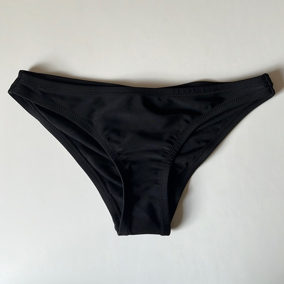 Swim | Ruched Back Black Bikini Low Rise Bottoms New With Sticker Liner ...